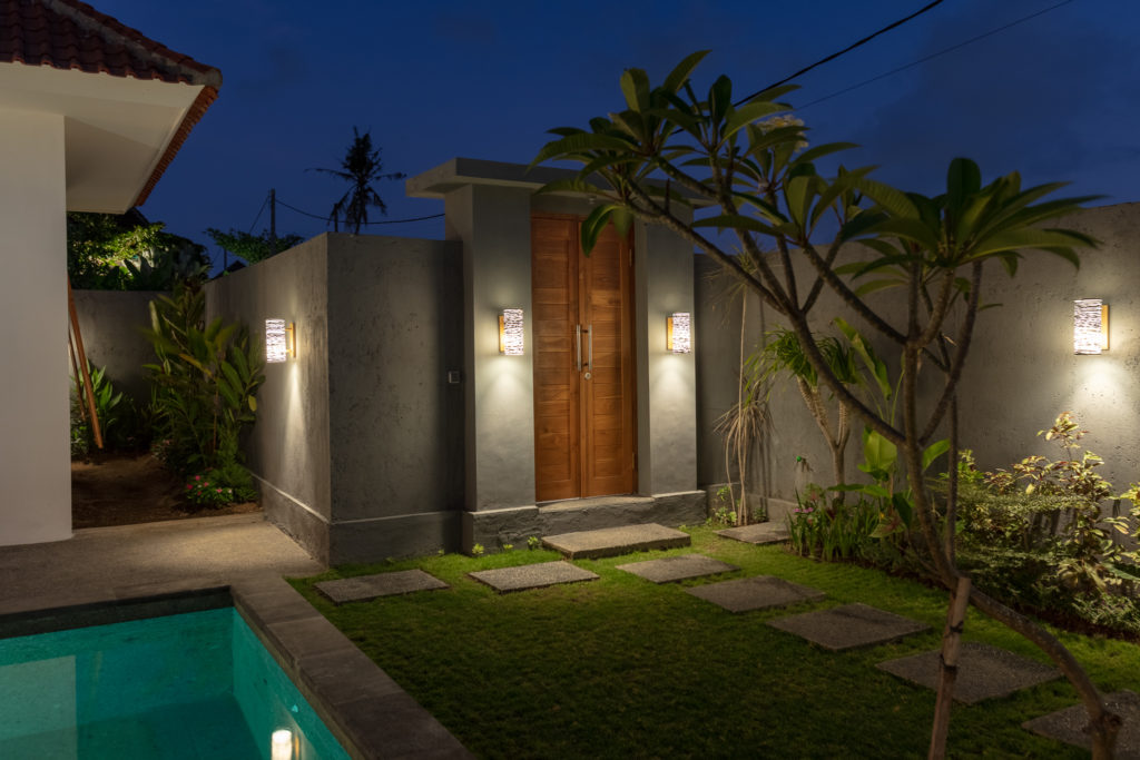 Villa ABSOLUTE – View of the inside villa main entrance by night ...